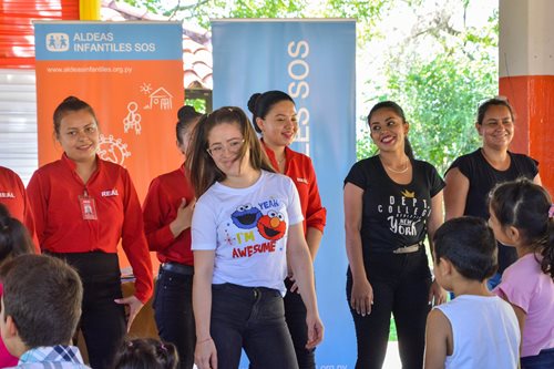 Que mejor que dar felicidad, en el día de la felicidad - Aldeas ...